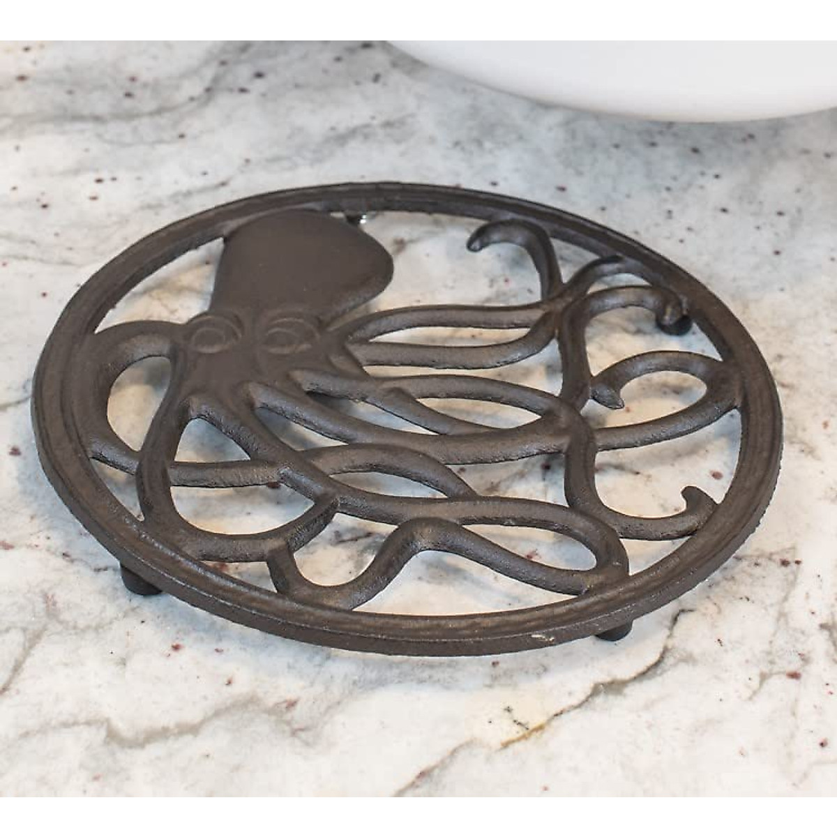 gasaré, Trivet for Hot Dishes, Pots and Pans, Metal Trivet, Octopus Design, Cast Iron, Rubber Feet Caps, Ring Hanger, 8 Inches, Brown Finish, 1 Unit