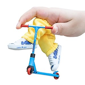 Uwariloy Finger Scooter, Alloy Finger Scooter Set with Scooters, Finger Pants Shoes, Finger Board Accessories for Fingertip Movement Party Favors Skateboarder