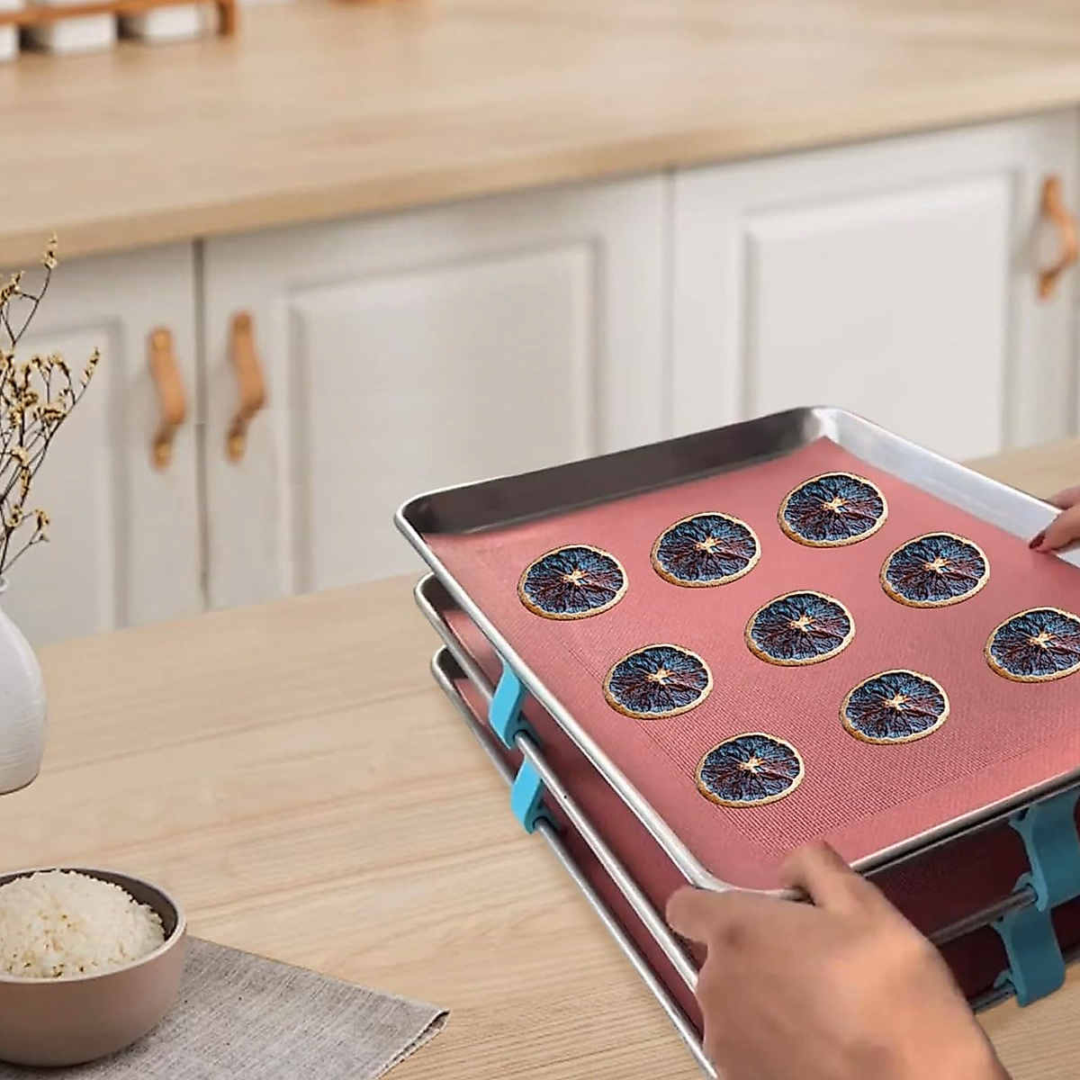 Baking Sheet Stackers, Baking Sheet Stacking Clips, Baking Tray Stackers,Safe and Heat-Resistant Sheet Pan Stacking Clips for Restaurants, Kitchen, Picnic (32, Light blue)