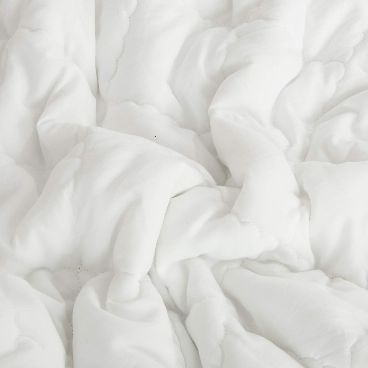 NTBAY Down Alternative Toddler Comforter, Lightweight and Warm Solid Color Baby Crib Quilted Blanket, 39x47 inches, White