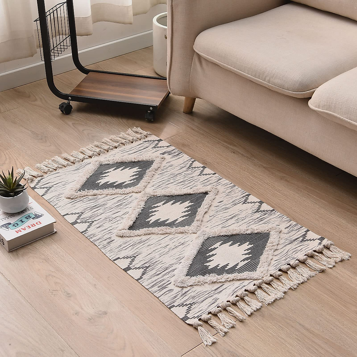 DXGJOKR Boho Bathroom Rugs Mat 2x3ft Farmhouse Bathroom Rug, Small Boho Bath Rug, Tufted Cotton Accent Rug with Tassels