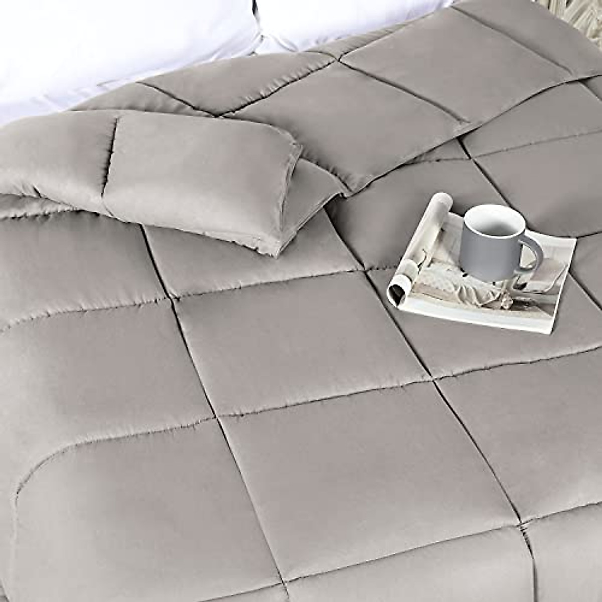 SUPERIOR Down Alternative All Season Comforter, Medium Fill Weight, Perfect for Winter and Summer, Bedding for Bed, Breathable and Comfortable Bedding Duvet Inserts & Bed Sets, King Size, Silver