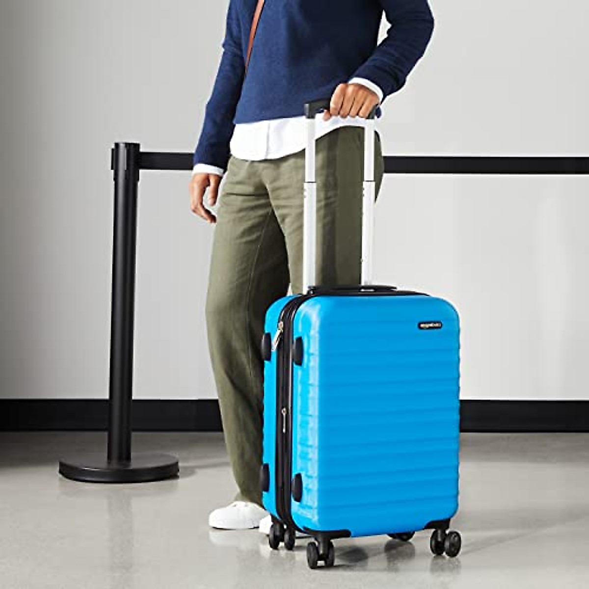 Amazon Basics 21-Inch Hardside Spinner, Light Blue