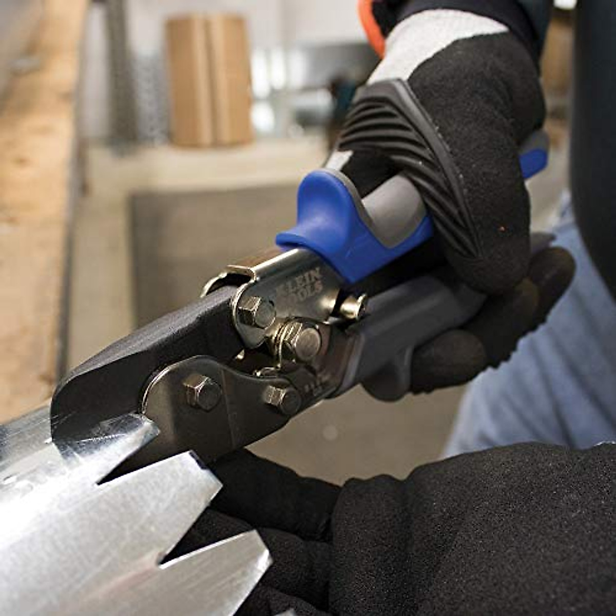 Klein Tools 86526 HVAC Tool V Notcher for Ductwork and Sheet Metal, Cuts 30-Degree V