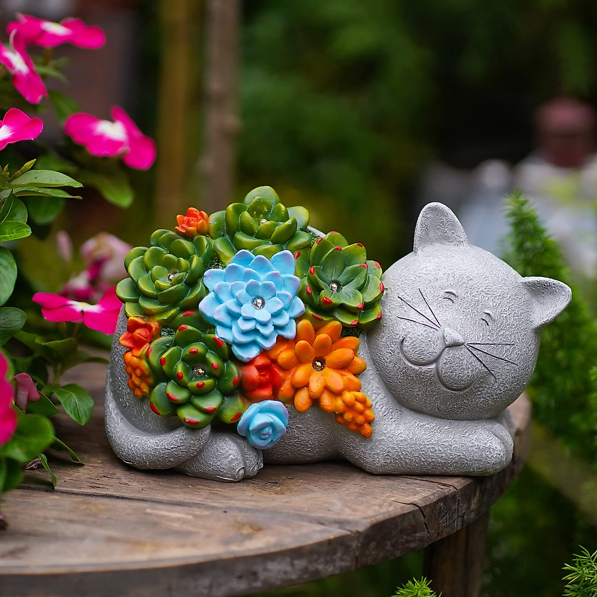 Qeeman Garden Outdoor Decor Cat Statue - Cat Resin with Solar Light Garden Statues Outsides Decorations for Cat Lovers Gardeners Family with Pets,Ornament Gift for Birthday/Mother’s Day