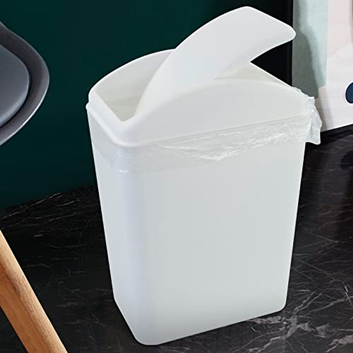 Qskely 4.5 Gallon Plastic Swing-Top Trash Can, Garbage Can with Lid, White