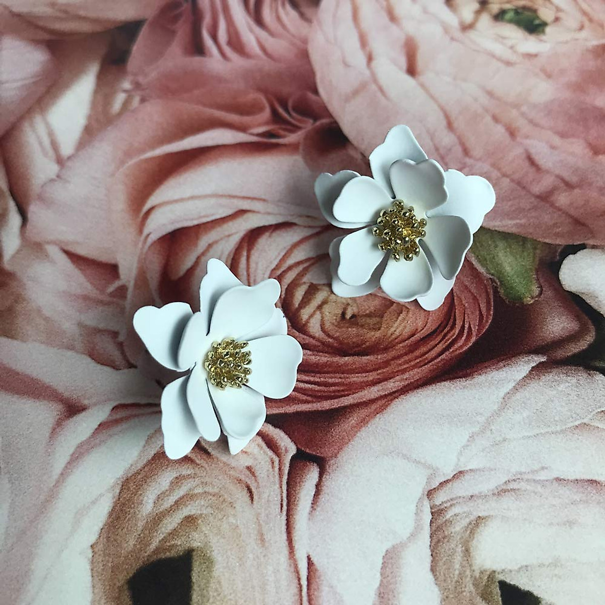 Chic Cute Boho Matte Flower Statement Stud Earrings with Gold Flower Bud for Women Sister Mom Lover and Friends (White)