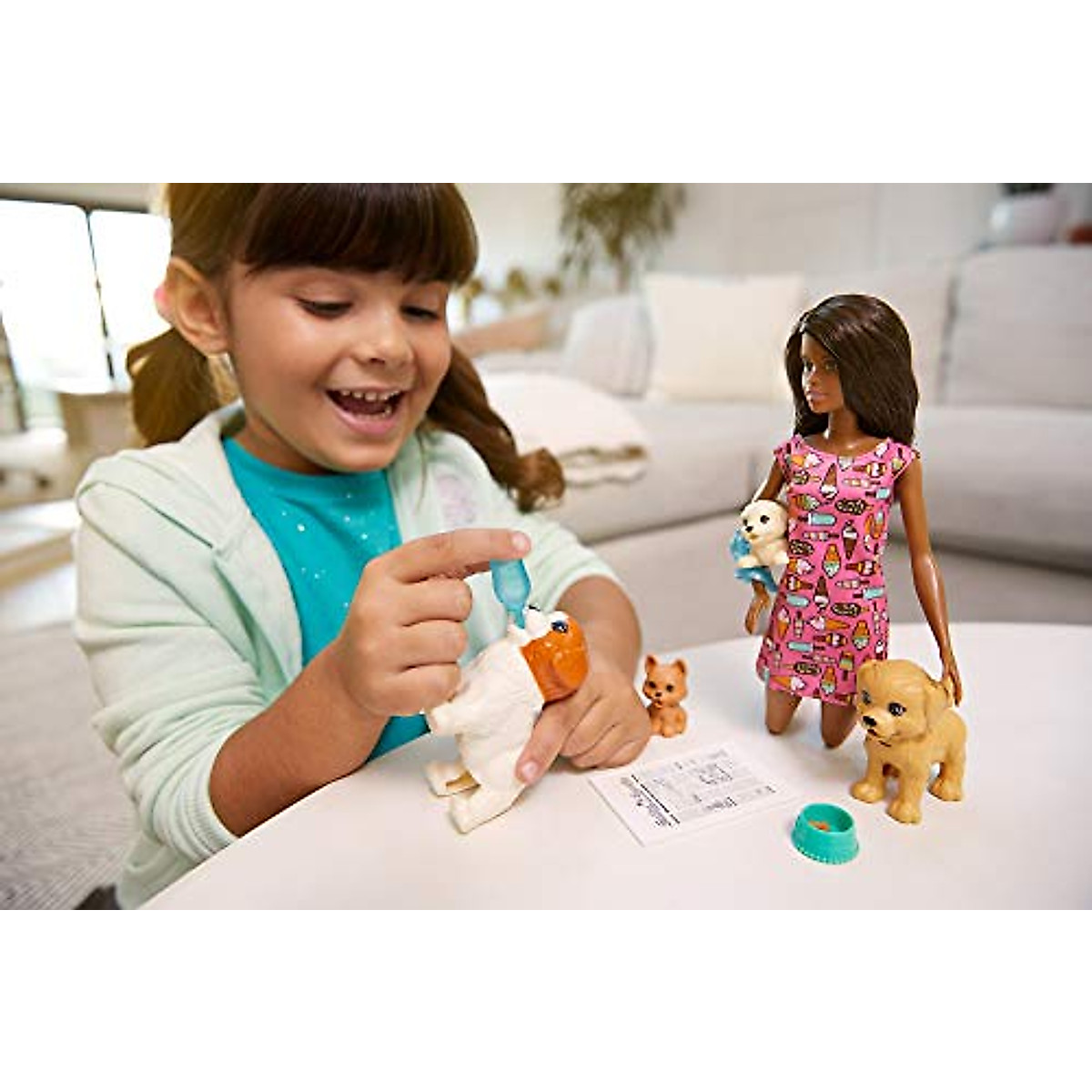 Barbie Doggy Daycare Doll, Brunette, and Pets Playset with 4 Dogs, Including One Puppy that Poops and One that Pees, Plus Color-Change Paper and More, Gift for 3 to 7 Year Olds​