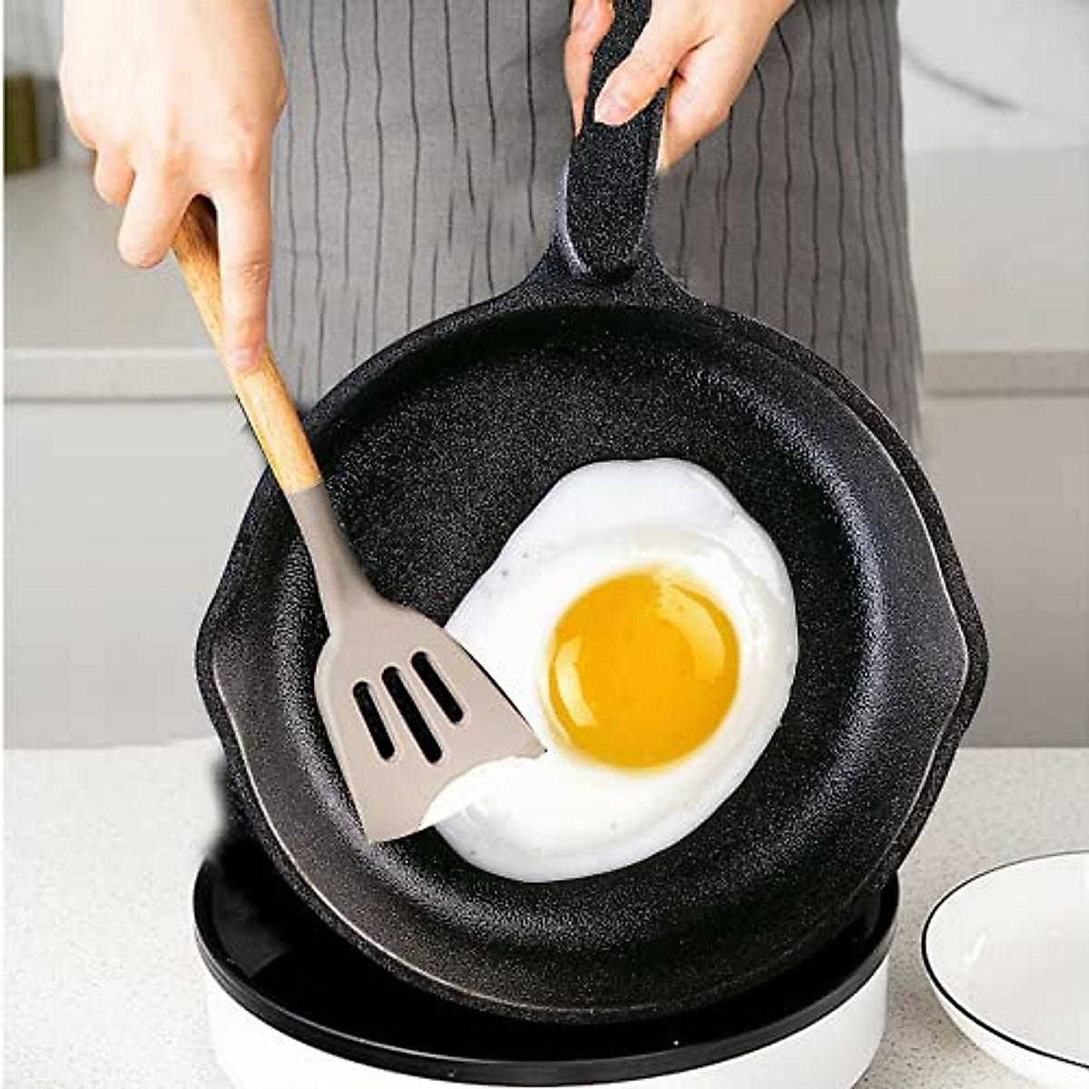 Jim Beam Su Set of 3 Pre-Seasoned Cast Iron Skillet Set | Heavy-Duty Construction for Superior Heat Retention & Even Cooking,6 1/4,7 3/4,9 3/4 , Black