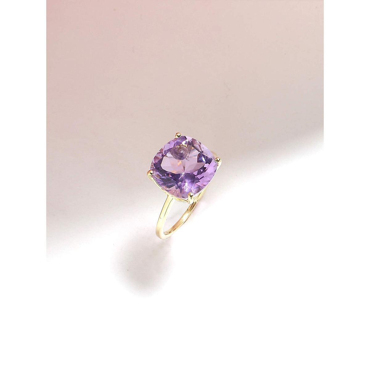 YoTreasure 10kt Yellow Gold Amethyst Solitaire Chunky Ring (Cushion, 5.85 ct. t.w.)