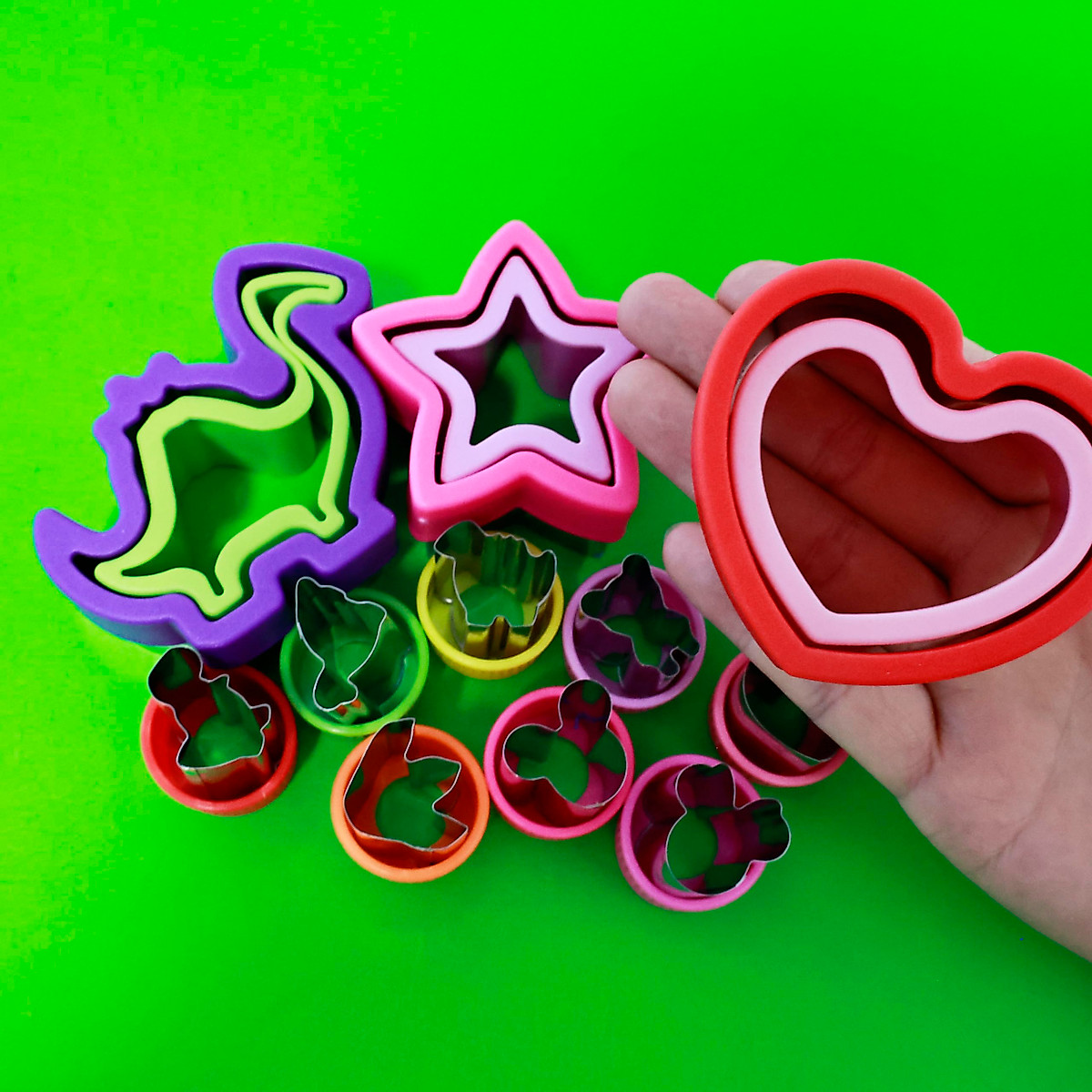 GELIFATLE Sandwich Cutter and Sealer Set, 3 Pcs 3 Inch Bread Sandwich Decruster Pancake Maker DIY Cookie Cutters for Kids Lunch Box -with 8 Pcs Fruit Vegetable Cutter Shapes Set