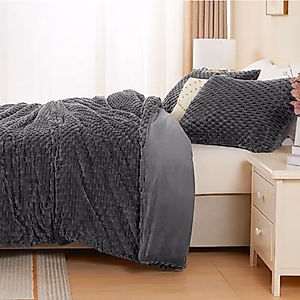 ChiXpace Textured King Duvet Cover Set, Soft Velvet Grey Plaid Pattern Comforter Cover, Luxury Flannel Bedding Sets, 3 Pcs, 1 Duvet Cover & 2 Pillowcases