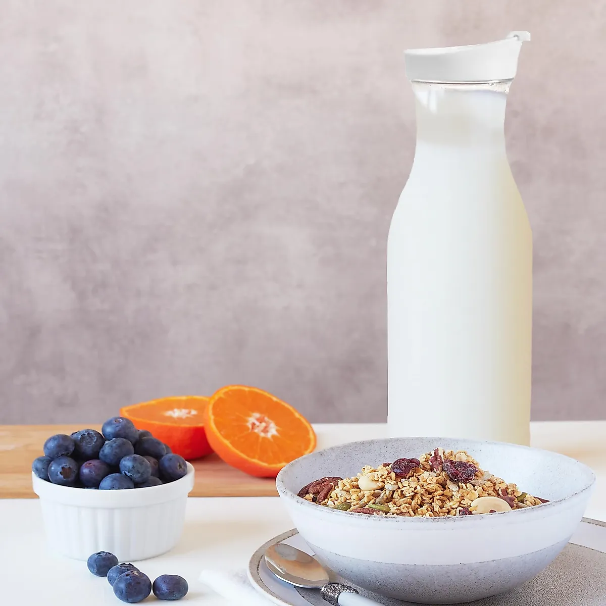 DilaBee Plastic Water Pitcher With Lid Round Carafe Pitchers for drinks, Milk, Smoothie, Iced Tea, Mimosa Bar - BPA-Free - Not Dishwasher Safe (2-Pack, 50 Ounce)