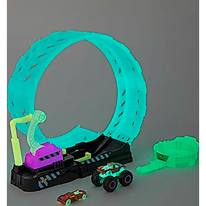 Hot Wheels Monster Trucks Glow in The Dark Epic Loop Challenge Playset with Launcher, Ramp & Giant Loop, Includes 1 1:64 Scale Die-Cast Truck & 1 Car, Toy Gift for Kids 4 to 8 Years Old