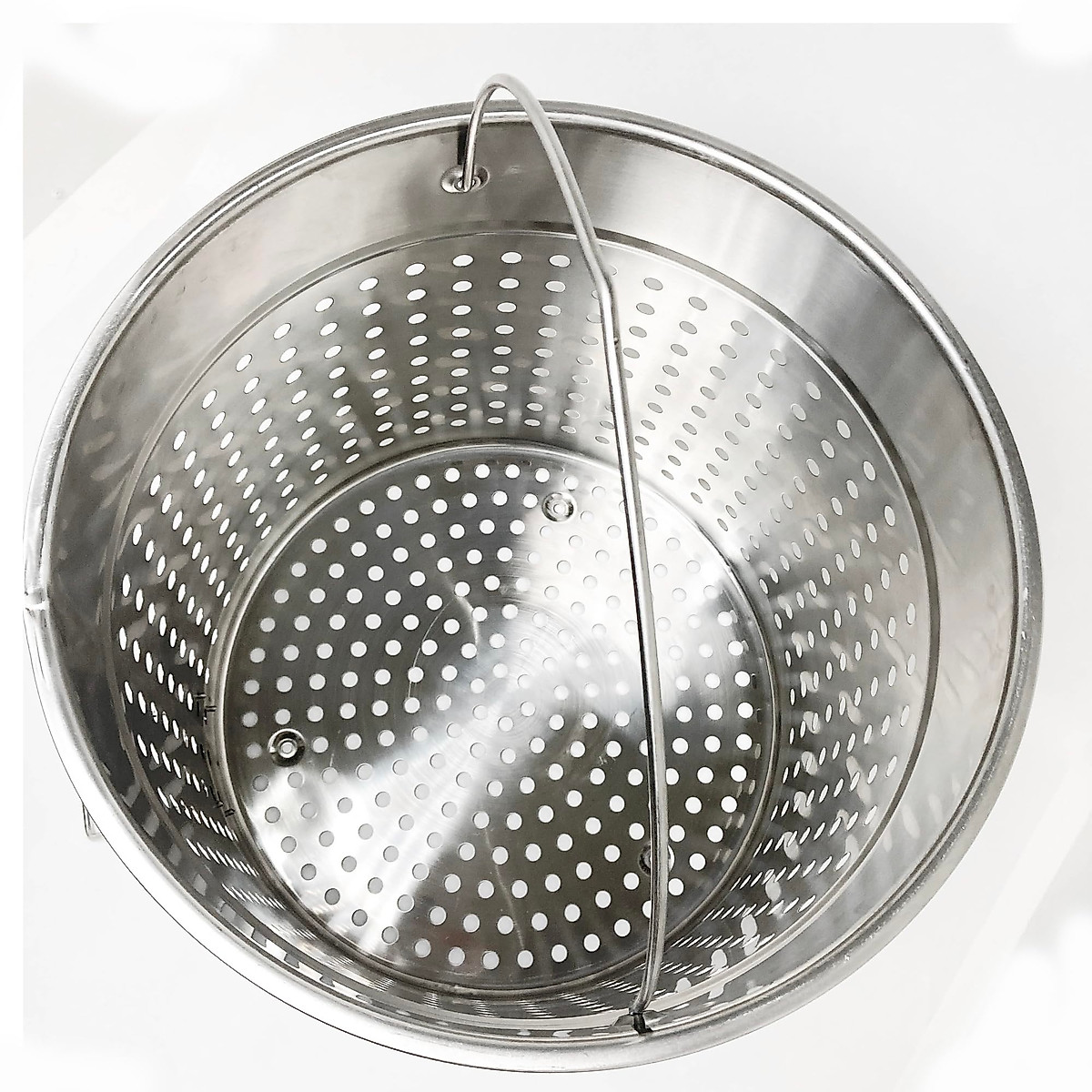 Bayou Classic 1136 36-qt Stainless Stockpot w/Vented Lid and Stainless Perforated Basket Features Stainless Welded Handles Perfect For Steaming Boiling or Frying