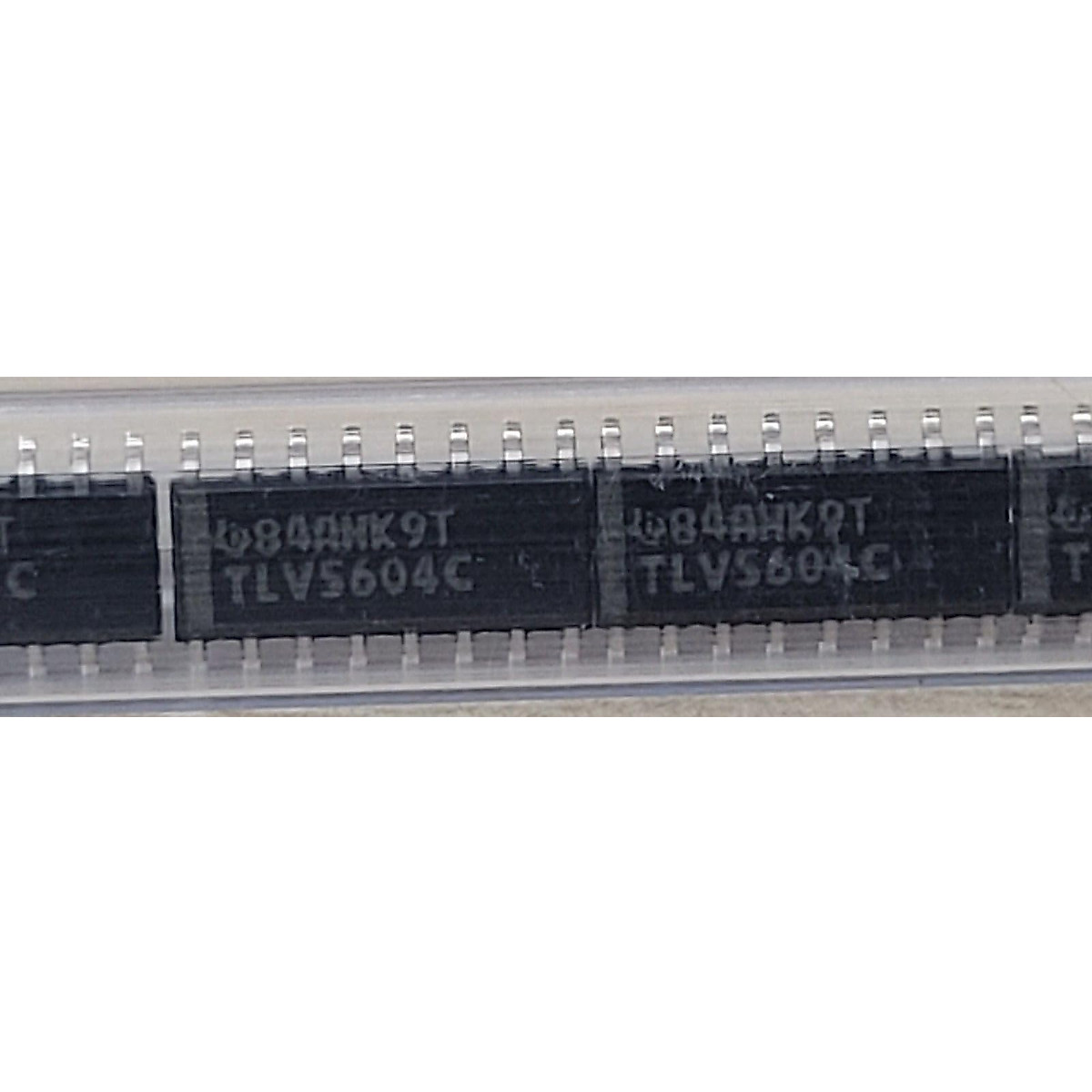 (1 PC) TLV5604CD Compatible with Unknown