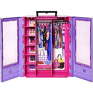 Barbie Fashionistas Doll & Playset, Ultimate Closet with Barbie Clothes (3 Outfits) & Fashion Accessories Including 6 Hangers