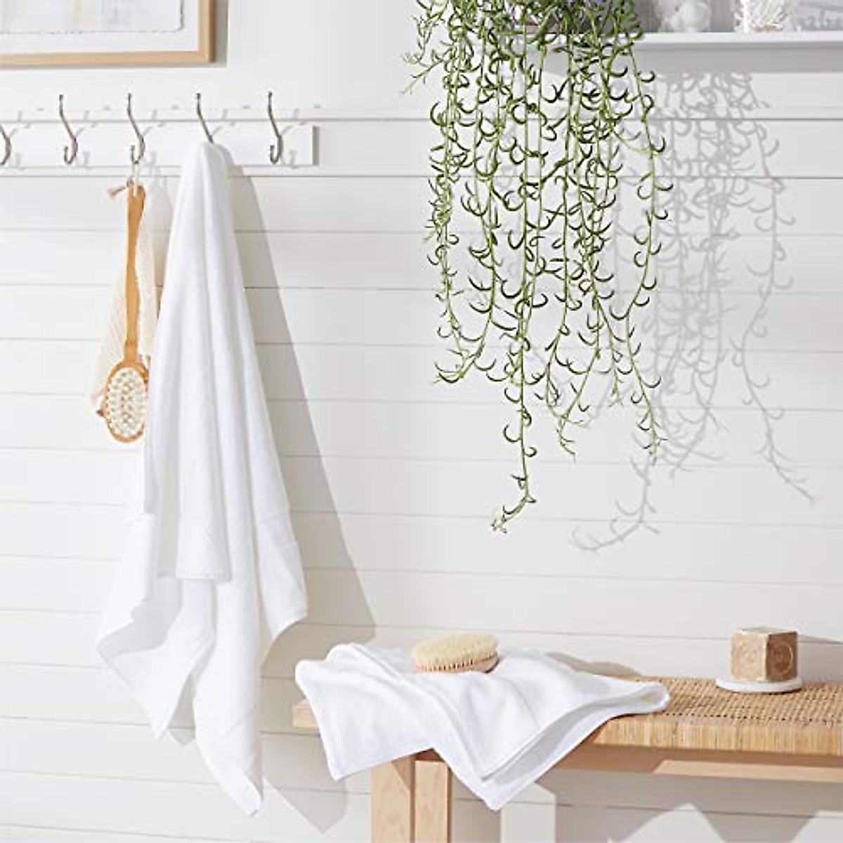 Amazon Basics Fade-Resistant Cotton Bath Towel - 4-Pack, White