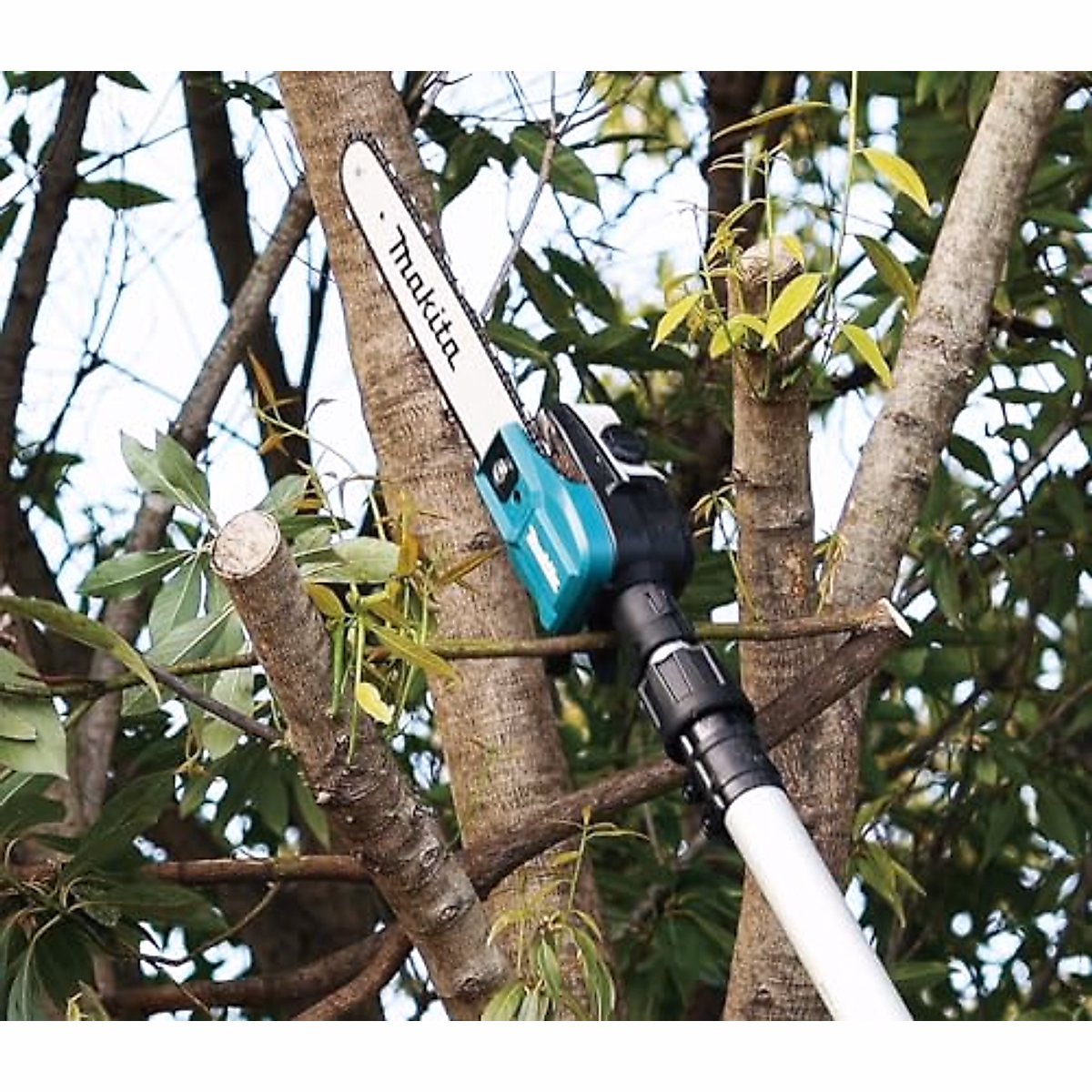 Makita UA004GZ 40V Max Li-ion XGT Brushless 300mm (12”) Telescopic Pole Saw – Batteries and Chargers Not Included