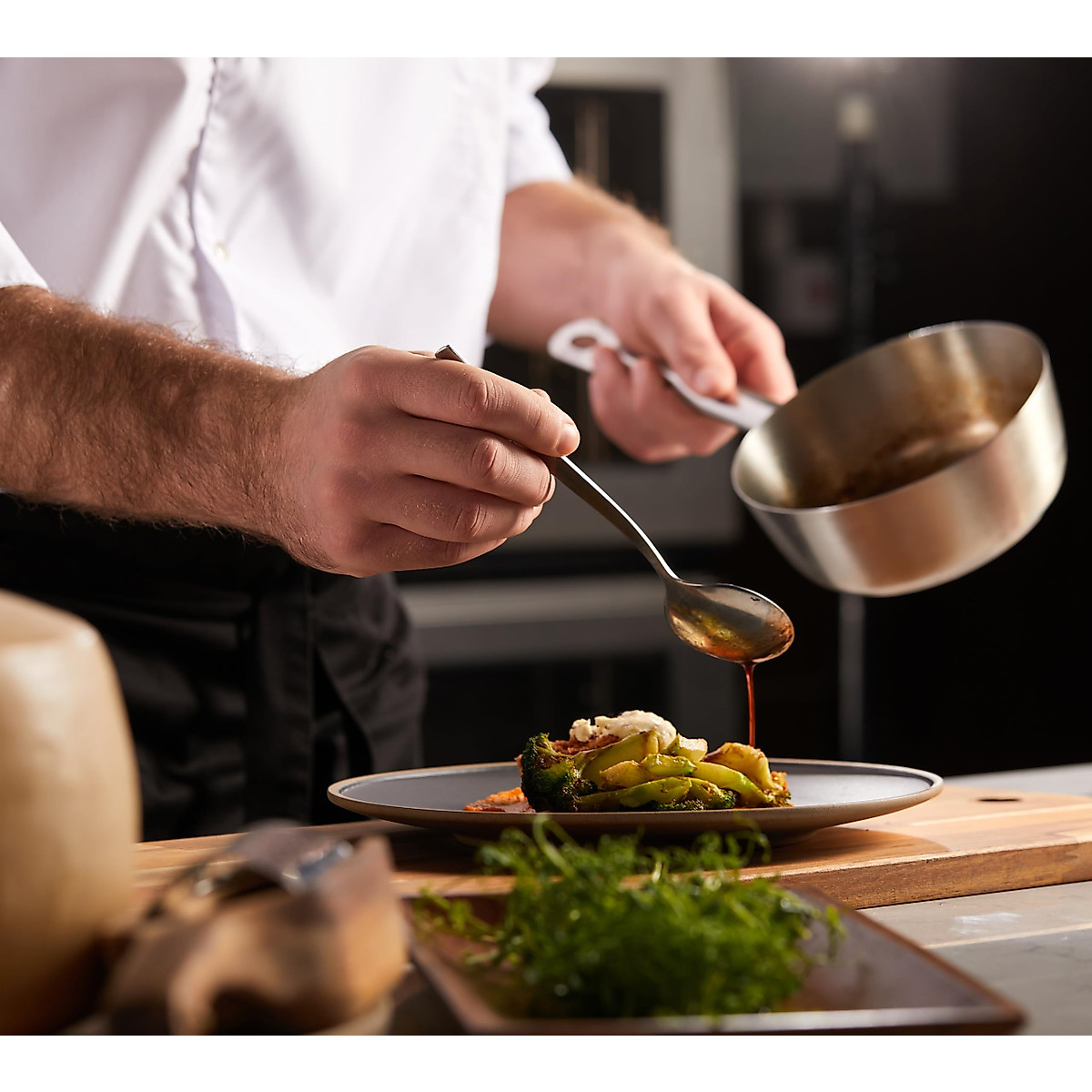 TOSHE Waist Apron with 3 Pockets Waterdrop Resistant Premium Cotton Waitress Apron 10 Color Option Server Apron (1, Black)