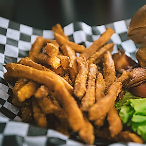 Kingrol 30 Black Oval Fast Food Baskets w/ 250 Black Checkered Deli Liners, 8.9 x 5.6 x 1.5 Inch Plastic Platter, Storage Basket Bin for Home, Office, School, Picnic