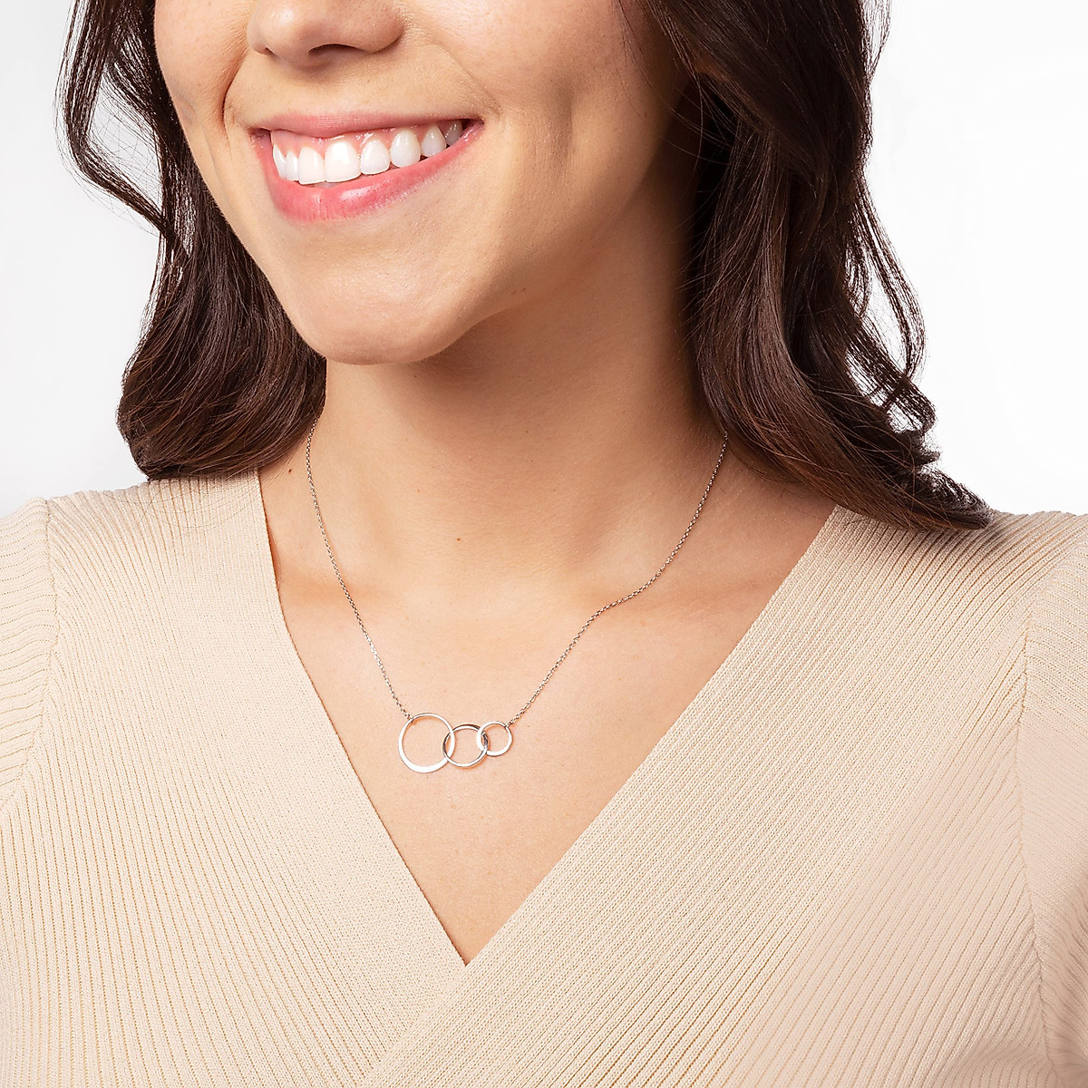 Suavell 3 Generations Necklace. Sterling Silver Grandmother Mother Daughter Jewelry, Nana Necklace, Granddaughter Necklace, Mothers Day Gifts for Grandma, Three Circle Necklace From Grandchildren