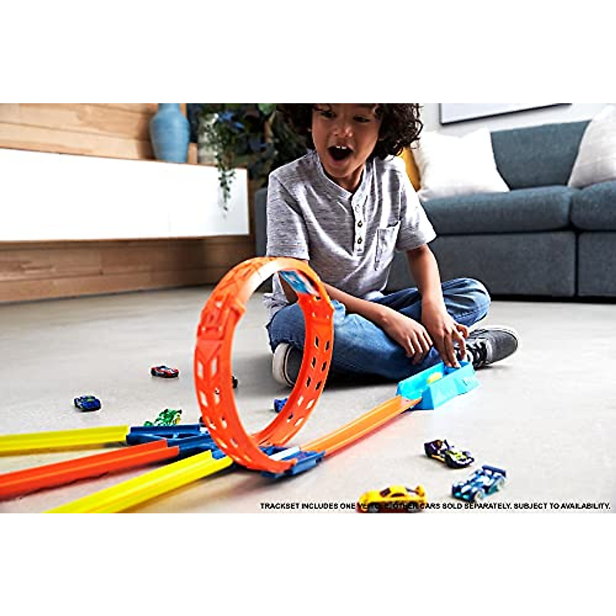Hot Wheels Track Builder Unlimited Adjustable Loop Pack for Kids 6 Years Old & Up with 1 Hot Wheels Car, Spiral Loop, Launcher & 3 Tracks That Connects to Other Sets , Orange, Blue, Yellow