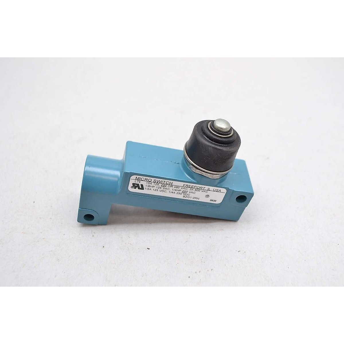 MICROSWITCH BZG1-2RN 600 V, 15 AMP, SPDT-1NO/1NC, Push Plunger, Limit Switch, Operating Force MAX 24O ZF