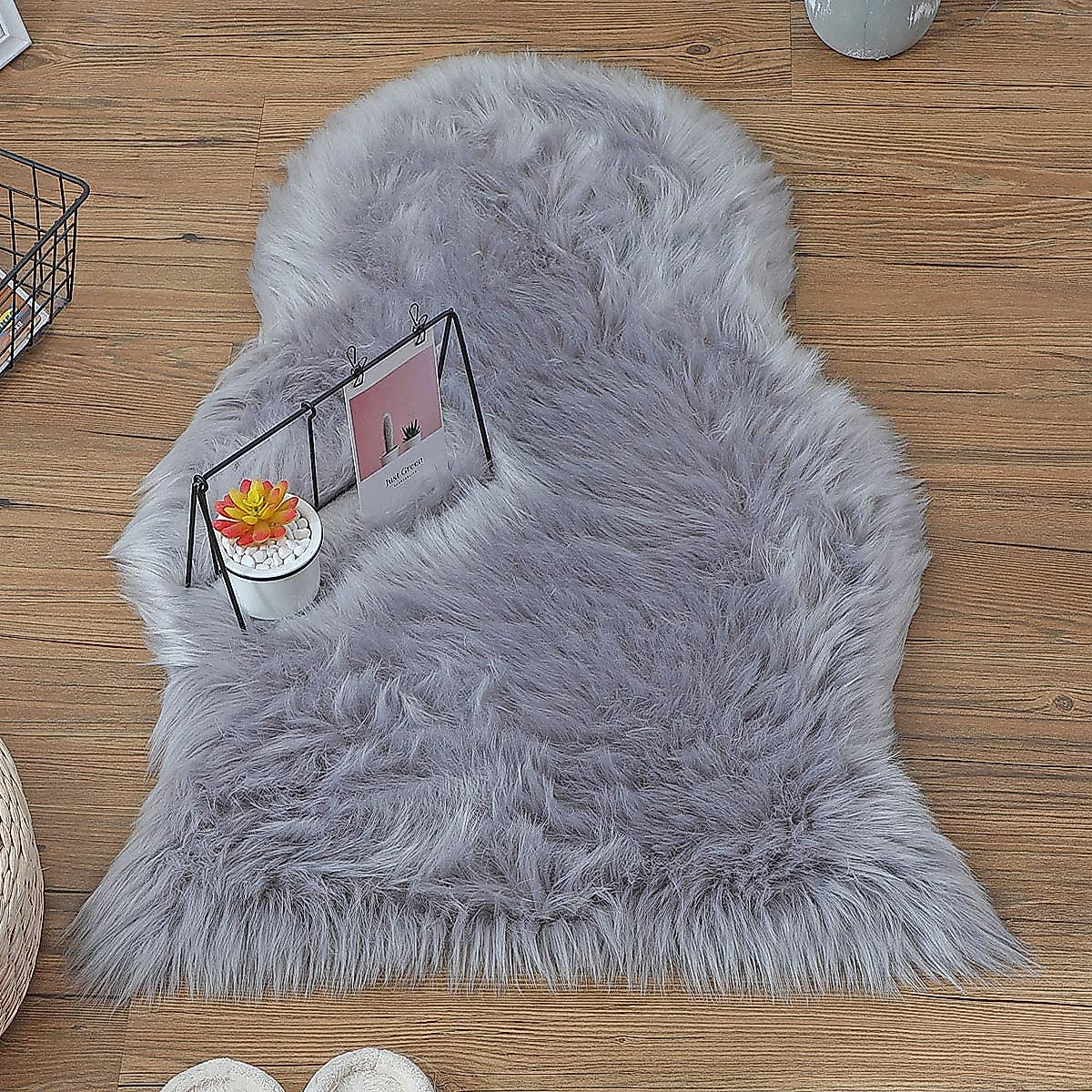 HLZHOU Soft Faux Fur Rug White Sheepskin Chair Cover Seat Pad Shaggy Area Rugs for Bedroom Sofa Living Room Floor (Gray, 2x3 Feet)