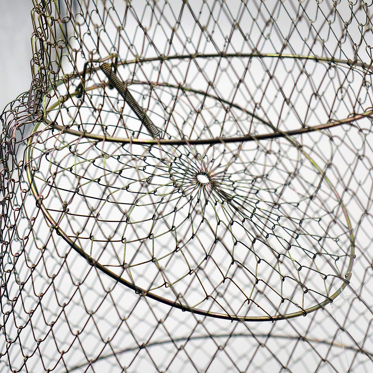 OperSeven Metal Rustproof Fish Basket, Collapsible Fshing Net Cage Fish Baskets for Live Fish Robust and Easy to Use