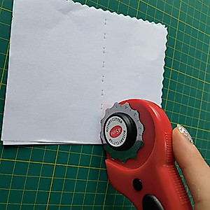Rotary Cutter with 5pc Ø 45mm Cutting Blades Fabric Paper Cutter, Cloth Sewing Cutter Craft Supplies and Quilting Accessories, For Right- and Left-handed Users