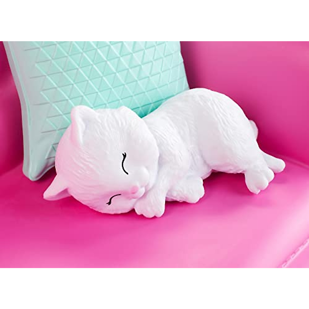 Barbie Indoor Furniture Playset, Living Room Includes Kitten, Furniture and Accessories for Movie and Game Night