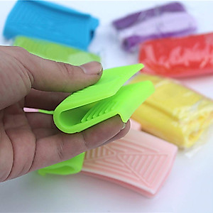 Ceqiny 2 Pairs Silicone Handles Pot Handle Holder Pot Grip Cover Cooking Pinch Grips Wok Handle Cover Cookware Silicone Hot Handle Holder for Cast Iron Pot Pans Frying Pans Griddles, Black Grey