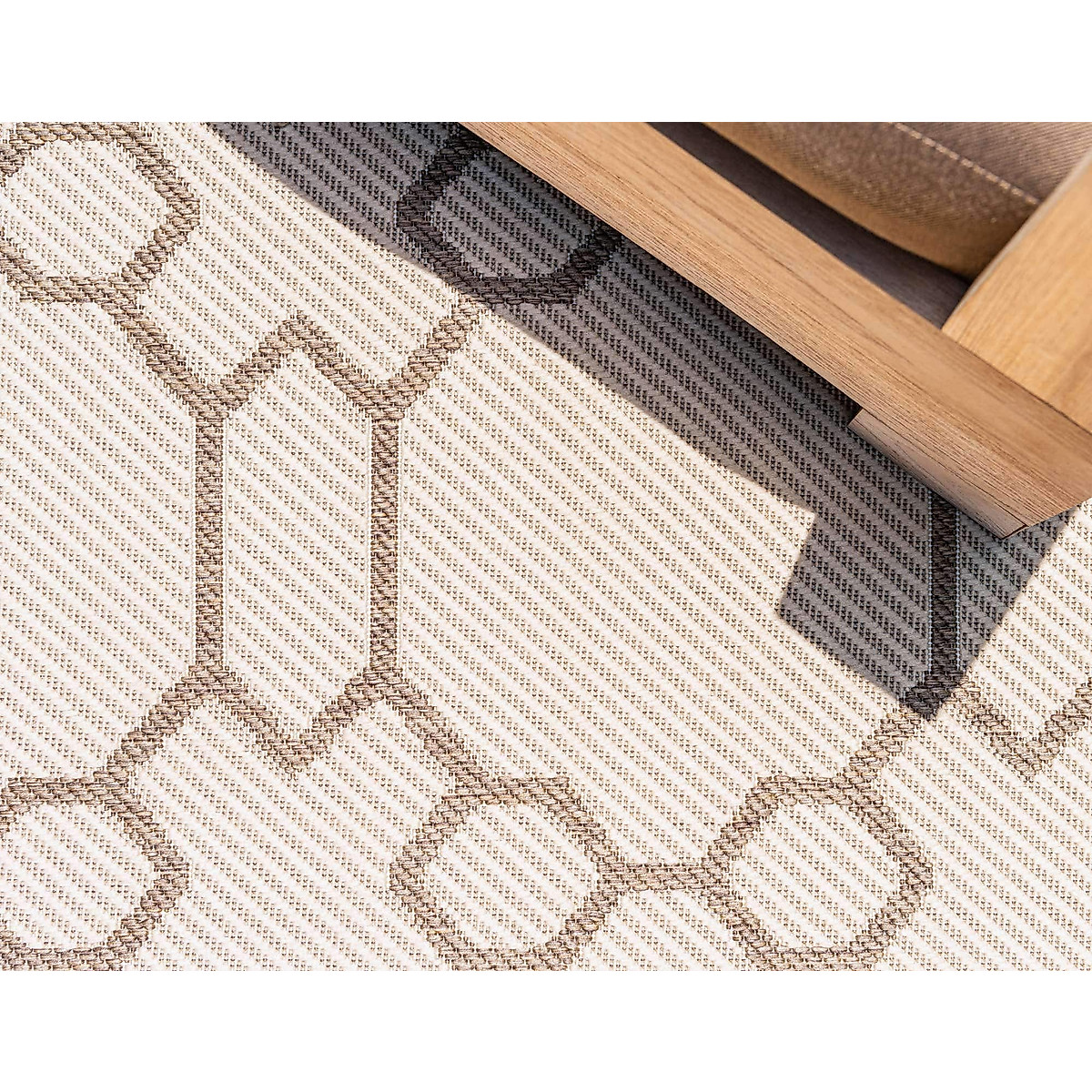 Unique Loom Outdoor Trellis Collection Area Rug - Geometric (6' 1" x 9' Rectangle, Beige/ Brown)