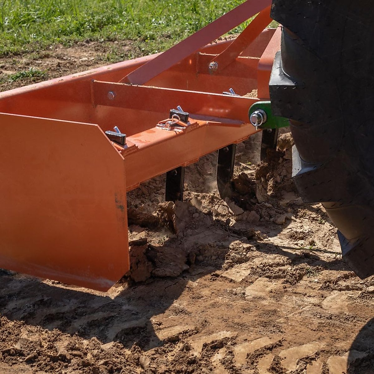 Titan Attachments 3 Point 7FT Rear Box Blade Scraper Grader, Category 0 and 1 Hitch Tractor Attachment, 7 Scarifier Teeth, Reversible Cutting Edge