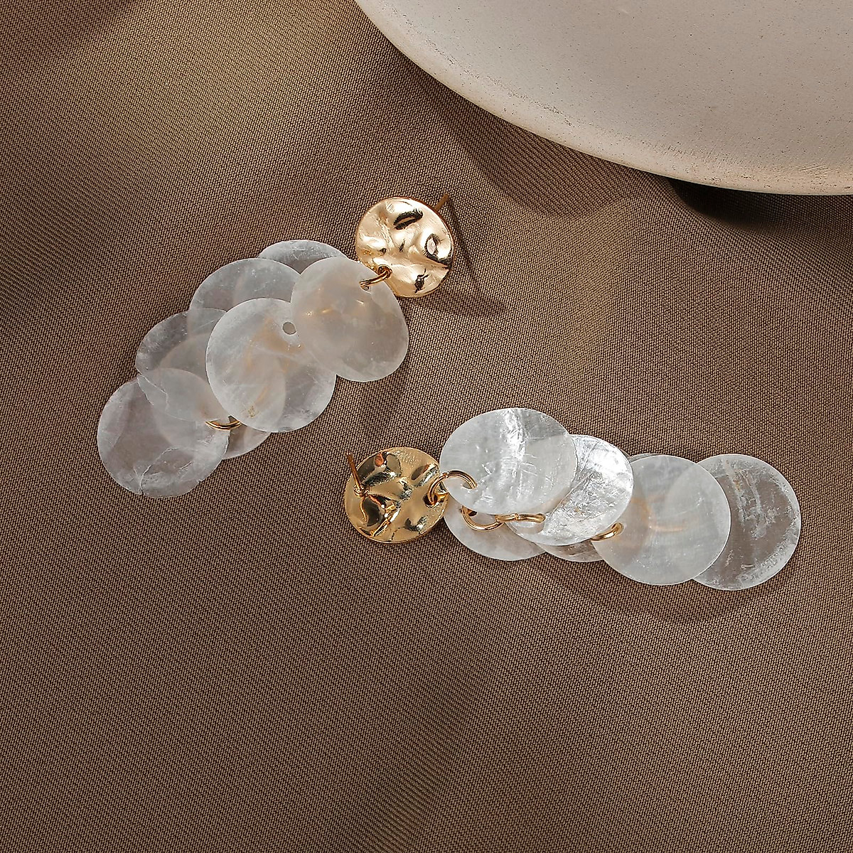 Winssigma Shell Earrings for Women, Cluster of Round Shell Drop Dangle Earrings Summer Beach Jewelry(White)