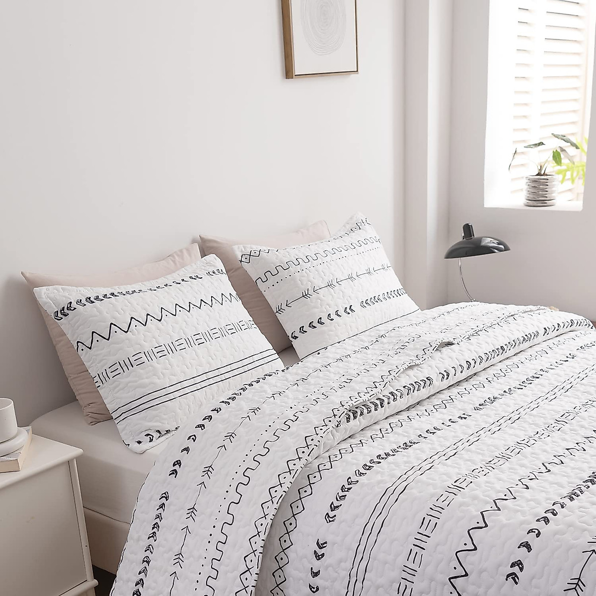 DURLENGEN White Quilt Set King Size 3Pcs,Bohemian Design with White & Black Geometric Pattern Printed on White, All Season Lightweight Coverlet Sets(King 106x96,Boho White)