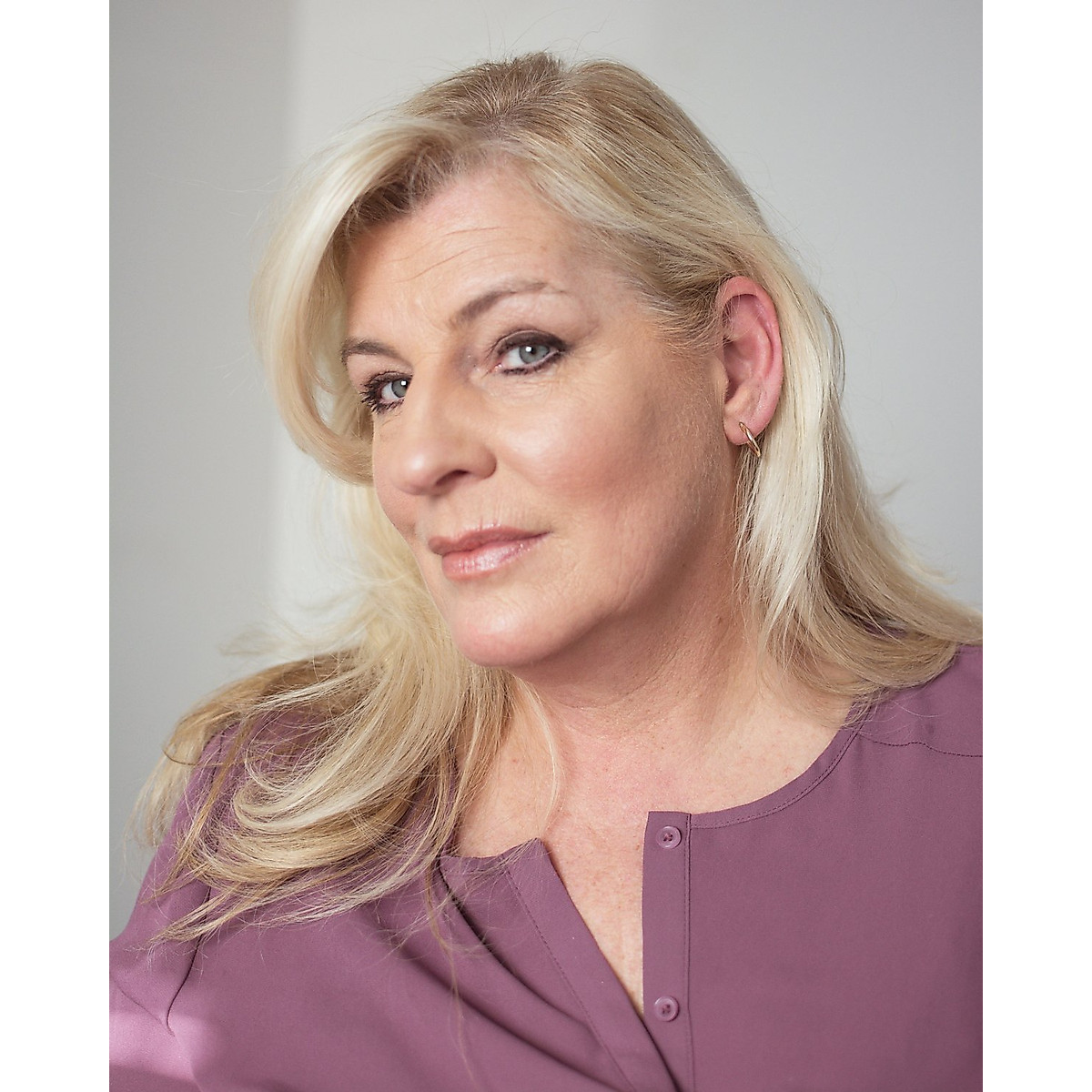 14K Yellow Gold Tube Hoop Earrings with Click-Down Clasp, 2mm Tube (15mm)