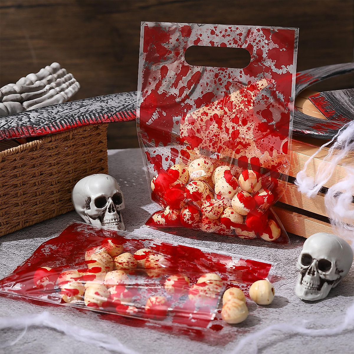 Pajean 100 Pcs Halloween Goody Bags,Scary Halloween Candy Bags Bloody Cellophane Bag Halloween Treat Bags Handprint Gift Bags for Horror Zombie Splatter Trick or Treat Party Favors,9.8x6.7 Inch