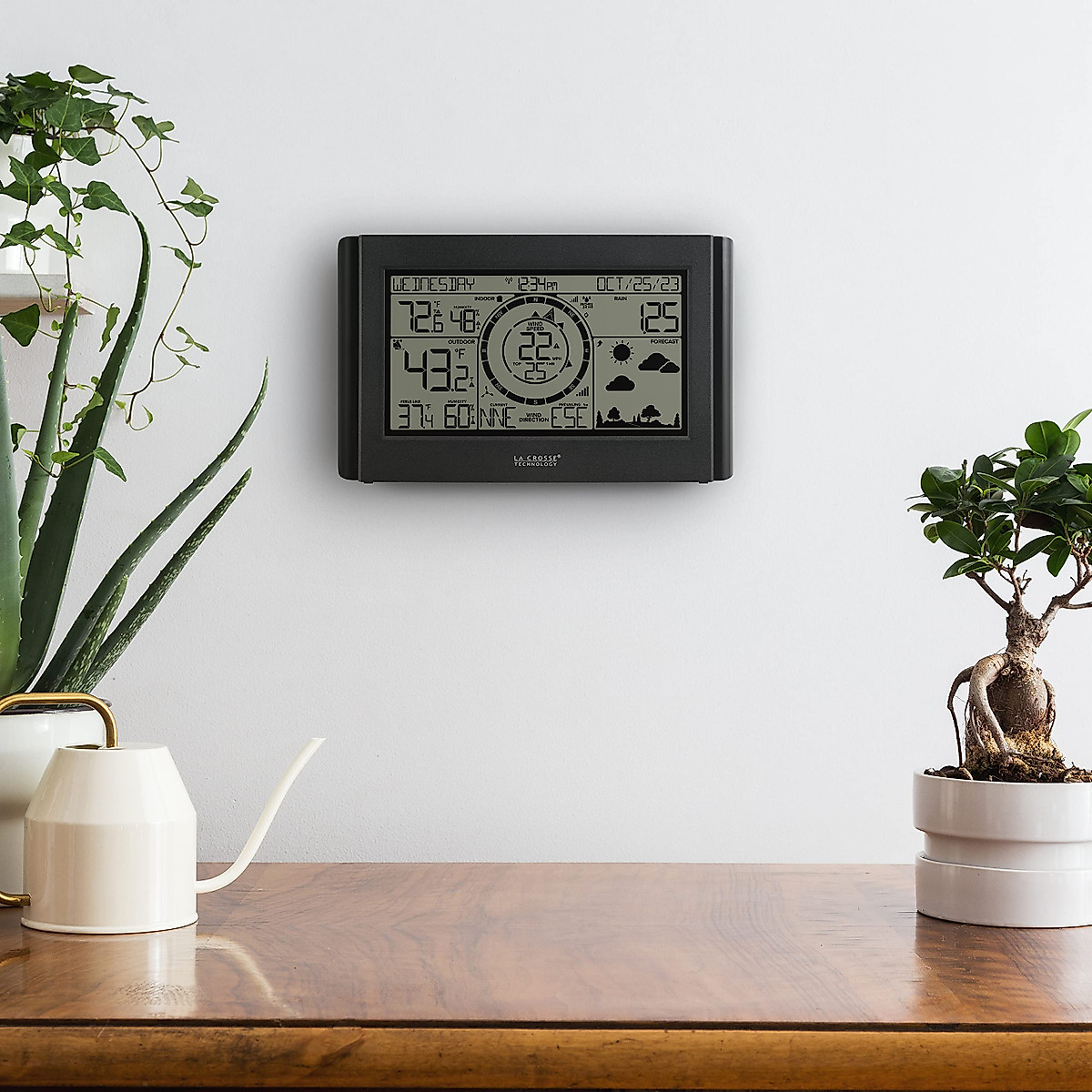 La Crosse Technology 328-96087-INT Black & White Professional Weather Station