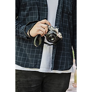 Nikon Z fc DX-Format Mirrorless Camera Body w/NIKKOR Z 28mm f/2.8 (SE) (Renewed)