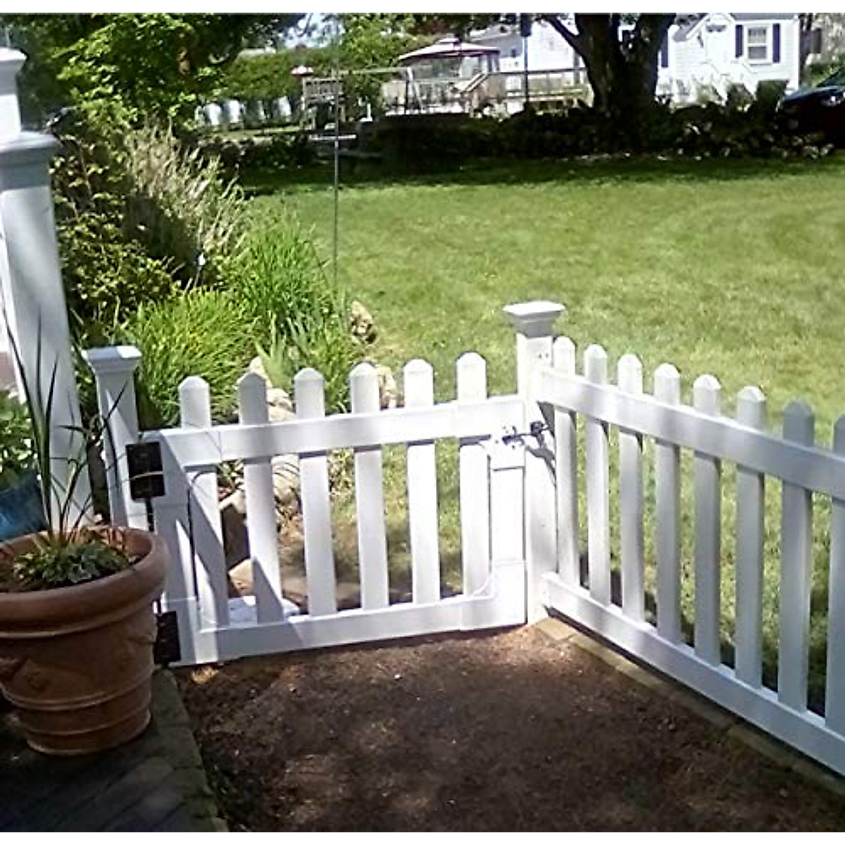 Zippity Outdoor Products ZP19004 Newport Vinyl Picket Unassembled Gate, 33-1/2"H x 42"W, White