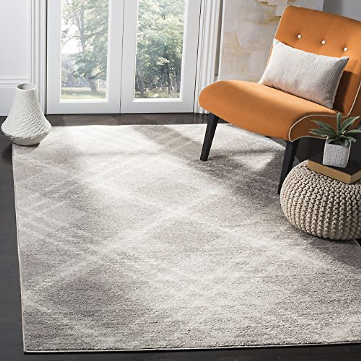 SAFAVIEH Adirondack Collection 6' x 9' Light Grey/Ivory ADR129B Modern Plaid Non-Shedding Living Room Bedroom Dining Home Office Area Rug
