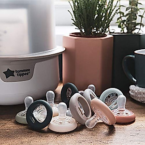 Tommee Tippee Breast-Like Pacifier, Skin-Like Texture, Symmetrical Design, BPA-Free Binkies, 0-6m, 2-Count, Blush/Moonbeam