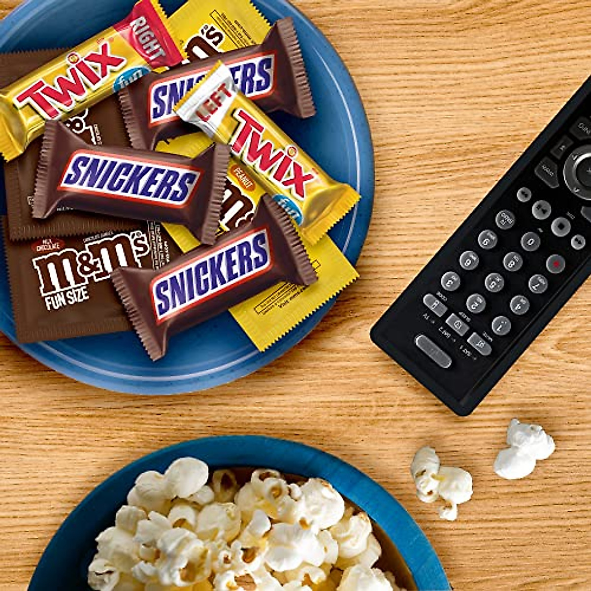 M&M'S, SNICKERS & TWIX Variety Pack Fun Size Milk Chocolate Candy Bars Assortment, 30.98-Ounce 55 Piece Bag