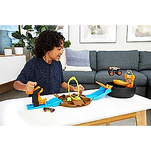 Hot Wheels Monster Trucks Stunt Tire Playset With 3 Toy Monster Trucks & 4 Hot Wheels Toy Cars in 1:64 Scale [Amazon Exclusive]