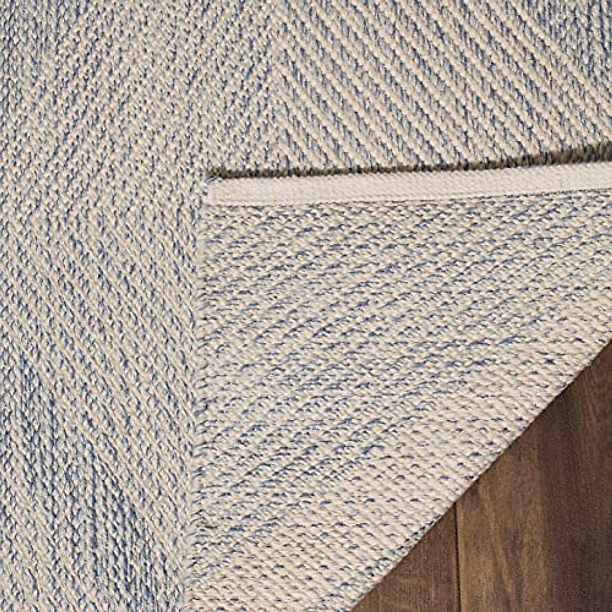 SAFAVIEH Montauk Collection Accent Rug - 3' x 5', Light Blue, Handmade Cotton, Ideal for High Traffic Areas in Entryway, Living Room, Bedroom (MTK821B)