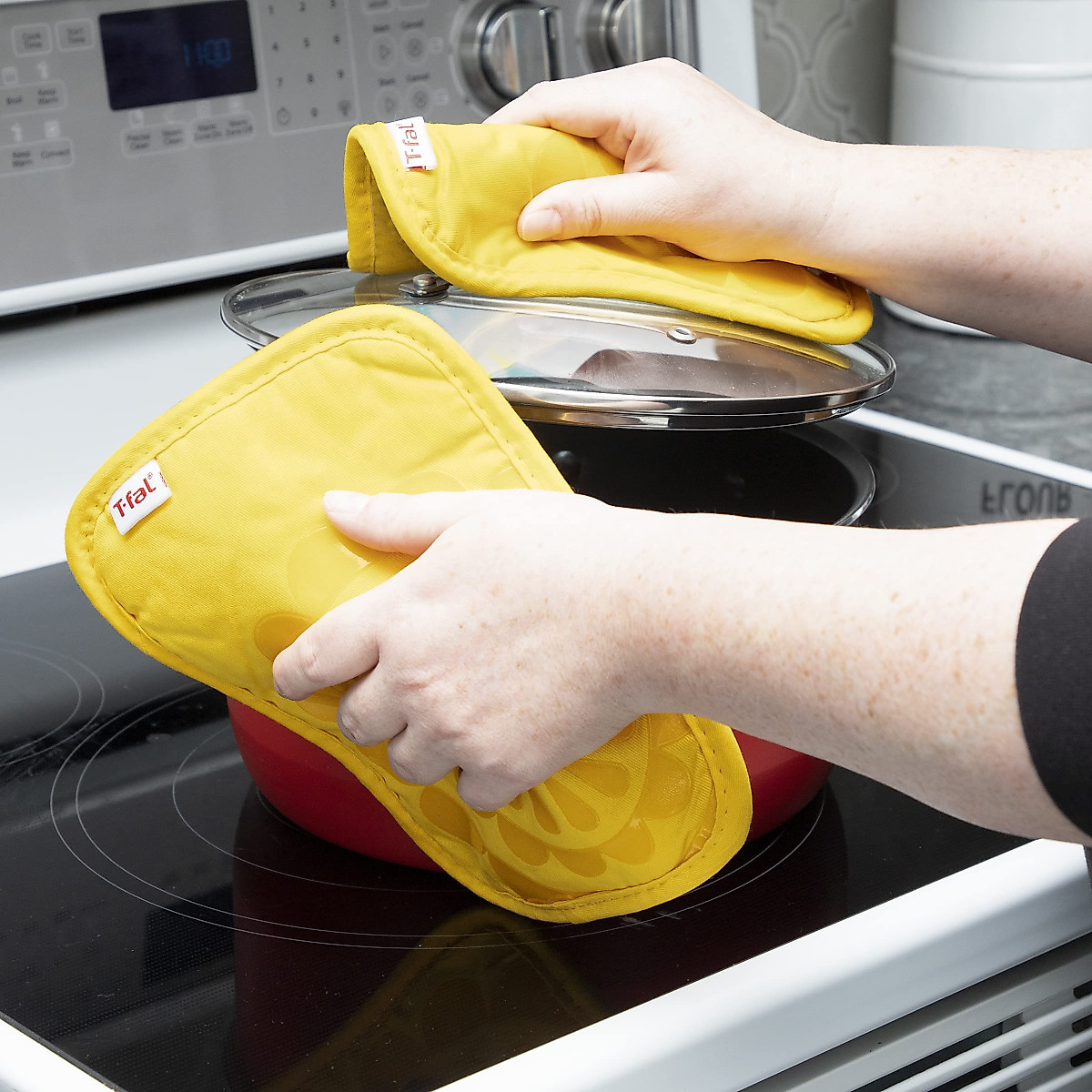 T-fal 2-Pack Medallion Design 100% Cotton and Silicone Pot Holder - Heat-Resistant Silicone Grip - Lemon