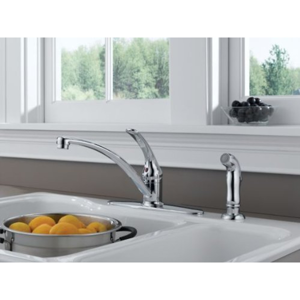 Delta Faucet Foundations Kitchen Faucet with Side Sprayer, Chrome Kitchen Sink Faucet, Single Handle Kitchen Faucet, Chrome B4410LF