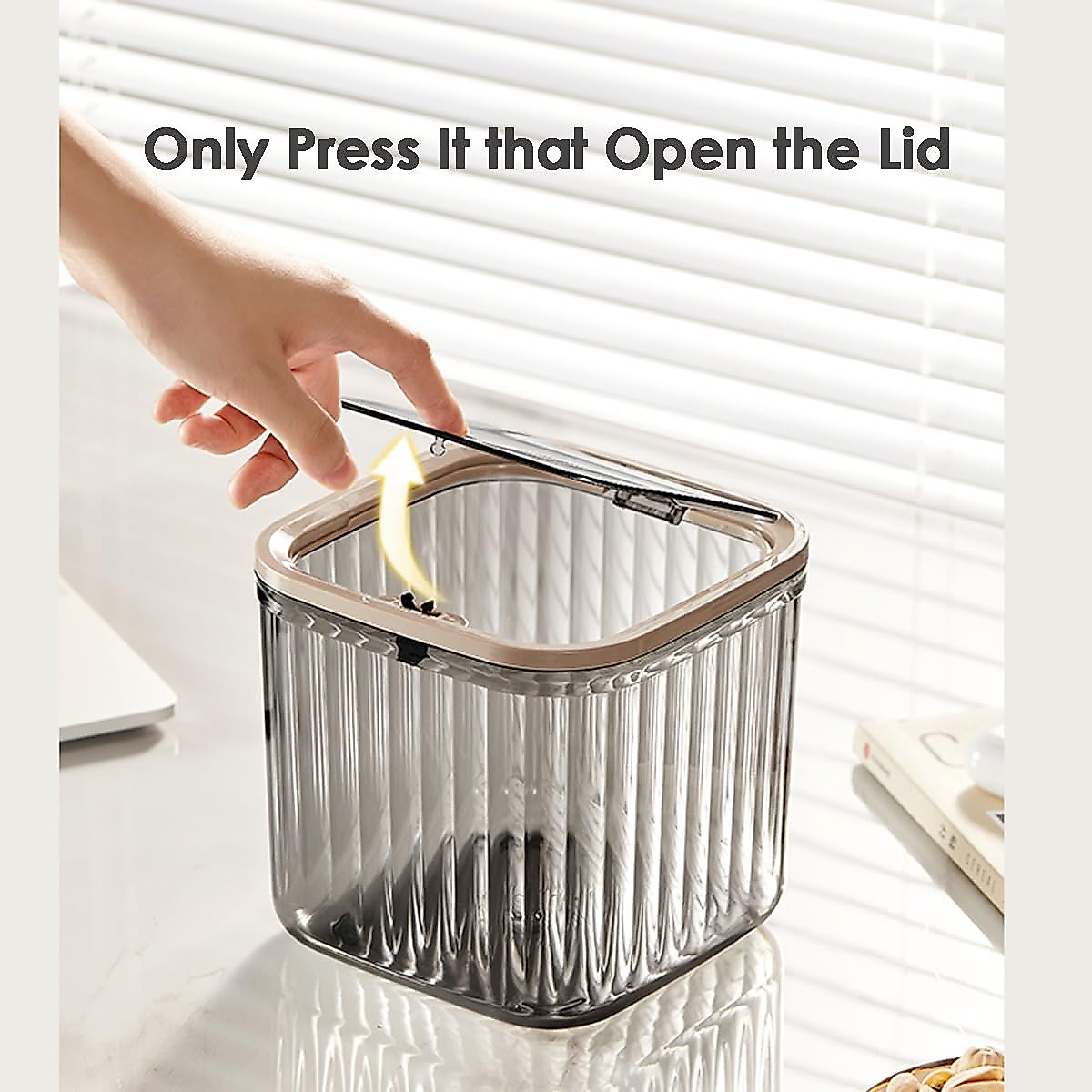Tomonobu Mini Trash Can with Lid, Small Desktop Trash Can,Removable Small Garbage Can， Ultimate Mini Desktop Storage Box, Tiny Trash Can for Car, Bathroom, Kitchen or Bedroom